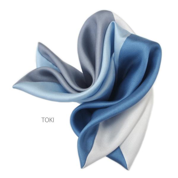 横浜 スカーフ に使われている 高品質 の シルク ツイル 生地を表裏各2色、合計4枚を縫い合わせ中空2枚合わせの パフスタイル に仕上げました。他には無い完全 オリジナルデザイン は言うまでもなく、その しなやか な生地は特筆に値するドレ...