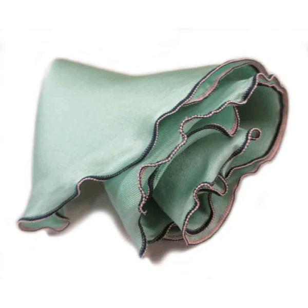 フチ糸を２色使った当店オリジナルの縫製技術が繊細でおしゃれです。単純なシングルのラウンドチーフと比べればその差は歴然。フチを出さずに使えば普通のチーフとしても使用できます。ＴＯＫＩチーフ最多の１８色展開になります。サイズ：直径約28cm  ...