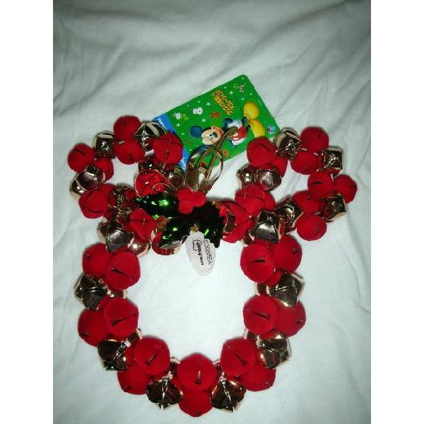 鈴で出来たかわいいリースです。中心の直径は約15cm。耳から耳の幅は約22cmです。