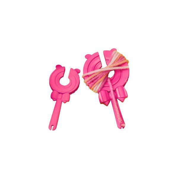 かわいいポンポンメイクに毛糸を巻きつけて、結んで、切るだけで手軽にポンポンが作れる。作れるサイズは大小2タイプ。