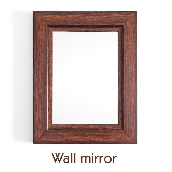 壁掛けにもできるウッディミラー。インテリアに合わせやすい、落ち着き感のある色味のアンティーク調のミラーです。美しい光沢感があり、壁紙と合わせやすいカラーです。コンパクトサイズで、壁掛けにも卓上鏡としても置きやすい大きさです。壁掛けの紐と紐通...