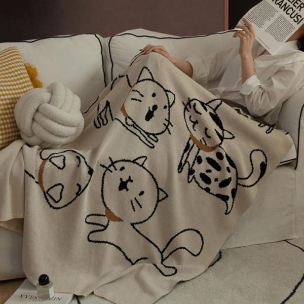 商品説明赤ちゃんも安心して使える、A類基準の高品質コットン100％ブランケット。通気性がよく軽やかなニットジャカード織りで、ソファブランケットやお昼寝ブランケットにぴったり。活性印染加工で色あせしにくく、ネコ柄の模様も鮮明。家庭で洗濯できる...