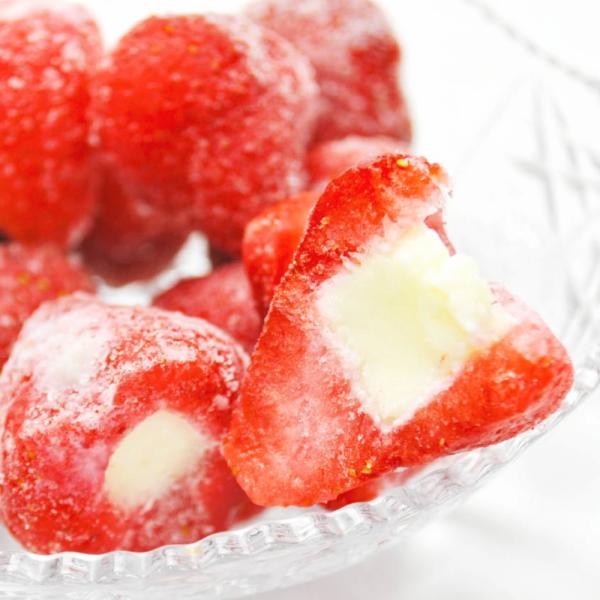 まるごと苺の中心にあま〜い練乳ミルクを詰めてアイスにしました！口の中で美味しいイチゴミルクが味わえる一粒づつ個包装だから食べたい時に食べたい分だけ味わえる母の日の贈り物やギフトに最適なフルーツアイス【いちご アイス 練乳 ミルク フルーツ ...