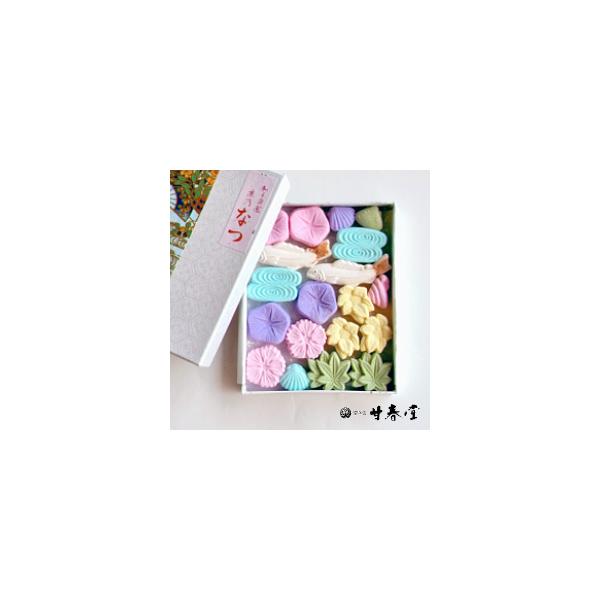 京都の菓子匠 甘春堂本店 の小箱入りお干菓子「京の四季 -夏-」。和三盆は四国の阿波・讃岐でとれる純日本砂糖。その風味は特有のもので、舌触りのよさと程よい甘みは京の「打ち物」には欠かせないものです。味、形、香り、そして口どけ。京のお干菓子の...