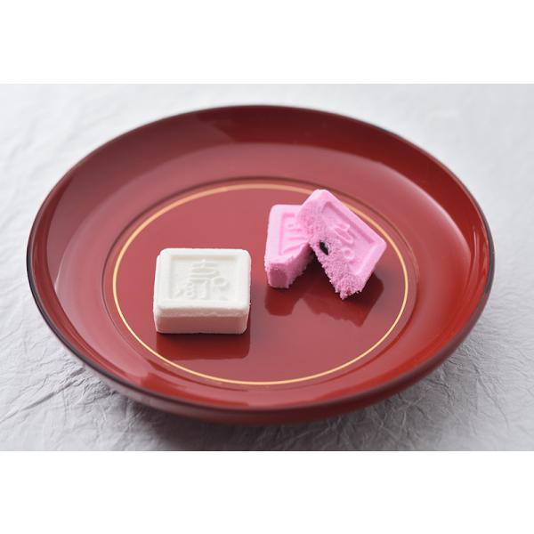 京都西陣の京菓子司 千本玉壽軒の 「千じゅ」。紅白のさぬき和三盆糖の押し菓子。おめでたい席やご婚礼のお祝い、内祝い、引き菓子にも相応しい優美なお干菓子です。18個・箱入り。※12個入など各種詰め合わせは特選京都本店で販売中ですhttps:/...