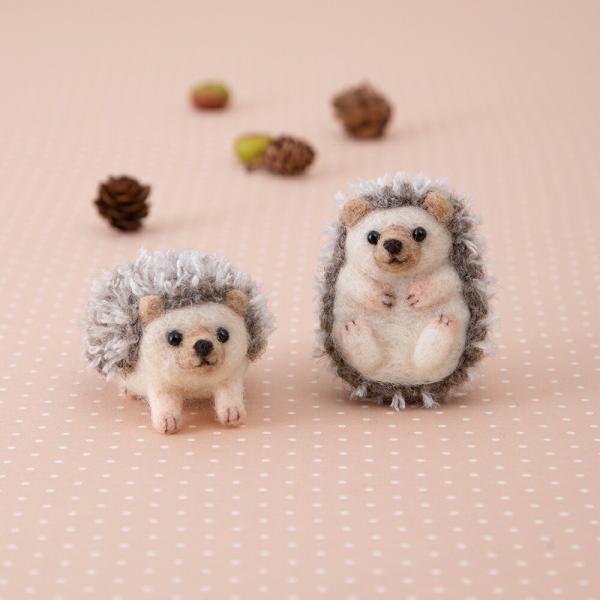 いろいろな角度からのわかりやすい完成写真付きです。早くきれいにまとまる清潔素材「アクレーヌ」使用。●サイズ／長さ約7cm※ニードルの刺し具合によって大きさはかわってきます。●パック内容／アクレーヌ・目・毛糸・レシピ●用意するものフェルティン...