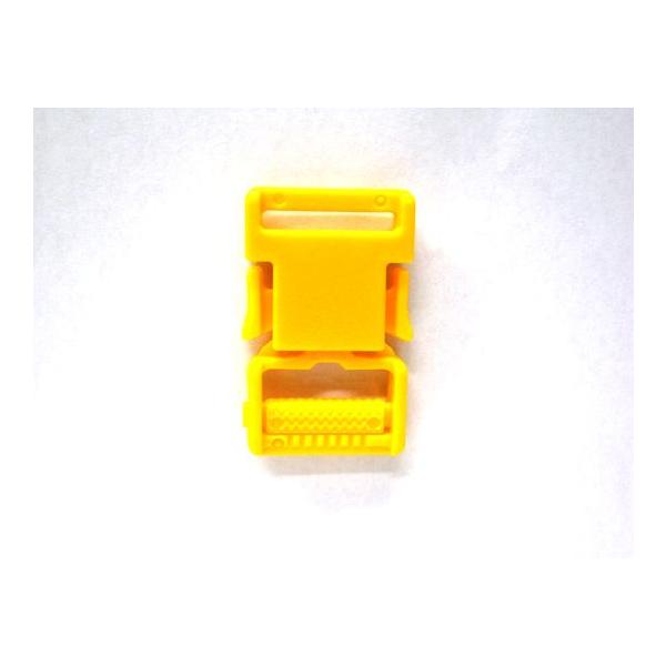 ■メーカー：　YKK■素材：　プラスチック■種類：　バックル■サイズ：　サイズガイド参照(商品説明下に記載)■色：　黄■適するベルトの巾：　20mm巾■『まとめ買い20% OFF!!』100個一単位でご購入の場合は、表示価格の20% OFF...