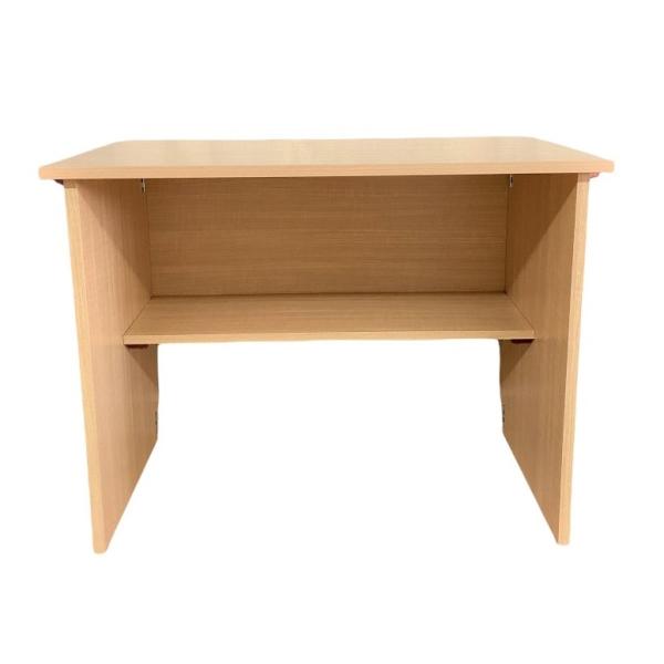 簡単に組み立て、収納もできるパソコンデスクです。収納時も幅10ｃｍ以内の隙間に収納できます。サイズ組み立て時 W900×D460×H700mm     収納時 W900×D9.5×H700 mm  棚　床から35cmにございます。　　幅79...