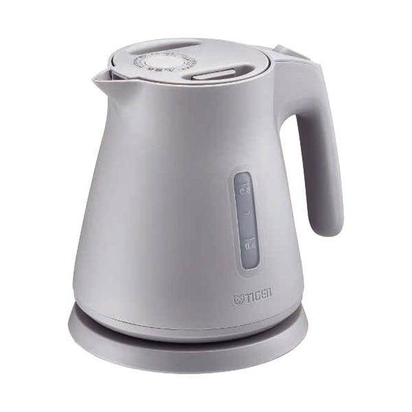 驚きの速さでお湯が沸く、軽量でコンパクトな電気ケトル。転倒お湯漏れ防止機能付。■15.9×20.3×18.2cm・容量0.8l・本体:ポリプロピレン・内容器底面:ステンレス・消費電力:湯わかし時1300W・コード長:約1m■箱サイズ:20....