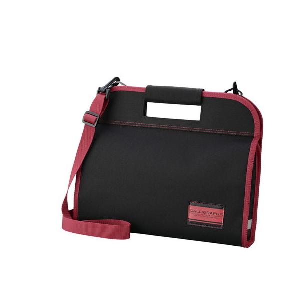 ●スタンダードな書道セットで、バッグは使い易いフルオープンタイプです。●手提げ・ショルダーの2WAY仕様です。●通気性に優れたサイドメッシュ仕様です。●サイズ：330×275×40mm●重量：約1.3kg●半紙バサミ機能付き●反射板付き●名...