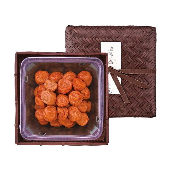 竹籠入り特選紀州産南高梅をナチュラルで高級感のあるカゴにリボンをかけて…果肉の柔らかい南高梅をたっぷりの蜂蜜で漬け込んだ、しっかりと甘口で、口に入れるとフルーティな甘さが広がります。塩分は3%と低く、まるでスイーツのような味わい。あと味すっ...