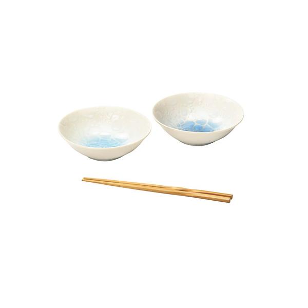 沖縄の美しい海を感じるうつわ。「ちゅら海」をイメージしたこのシリーズは、沖縄の澄み渡る海のように、食卓に鮮やかな彩りを運んでくれます。(※電子レンジ・食洗器使用可)■4.0鉢145×45mm×2・箸225mm■材質:4.0鉢：磁器・箸：天然...