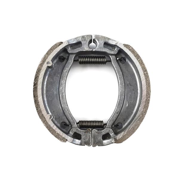 商品仕様：■社外新品(未使用)、新品スプリング付きブレーキシュー1組分の出品です。■ブレーキシューのサイズ：（径X幅）105x25mm。■取り扱い説明書付属しません、装着は熟練した方に行ってください。