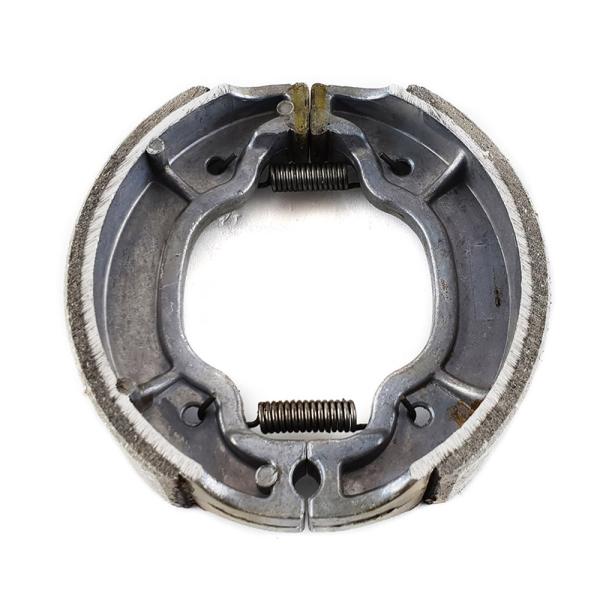 商品仕様：■状態：社外新品　未使用■ブレーキシューのサイズ(径X幅)：約125x28mm。■取り扱い説明書付属しません、装着は熟練した方に行ってください。