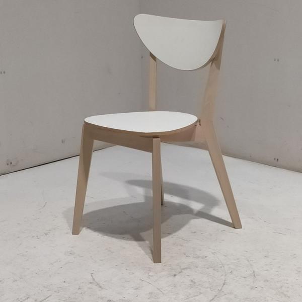 ■管理番号：3300000133893■メーカー：IKEA■外形寸法：W400 x D490x H800mm■サイズ備考：座面：W390*D420背もたれ：H360座面までの高さ：H440■注意事項：サイズにご注意ください。中古品につき、状...