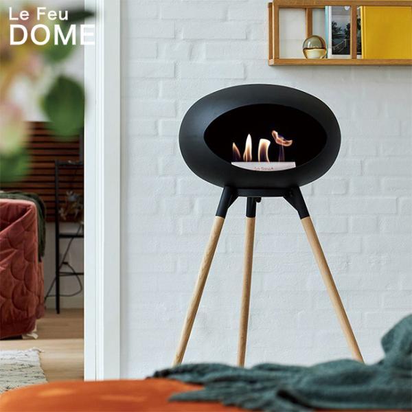 Le Feu DOMEは、エレガントな三脚型のファイヤーディスプレイです。ファイヤードームから望む炎の輝きが暖かく親密な雰囲気を作り、その揺らぎでリラックスした空間を生み出します。Le Feu DOME 品番 80100（Soap Oak）...