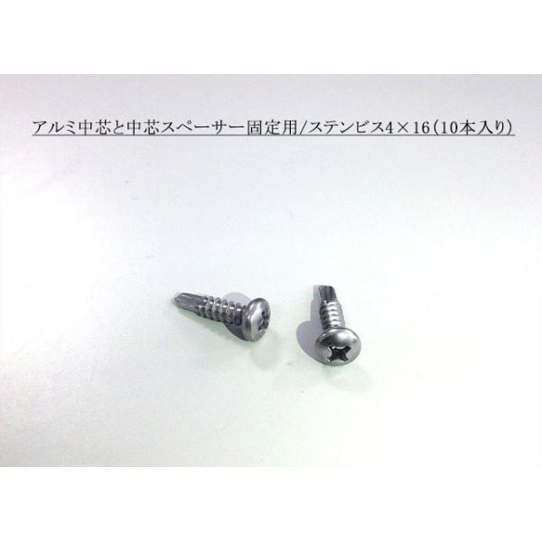 ご自宅やお庭の囲いや仕切りとして美しく演出するフェンス部材。木目調の樹脂素材で美しく耐久性の高いおしゃれでモダンなフェンスが実現できます。