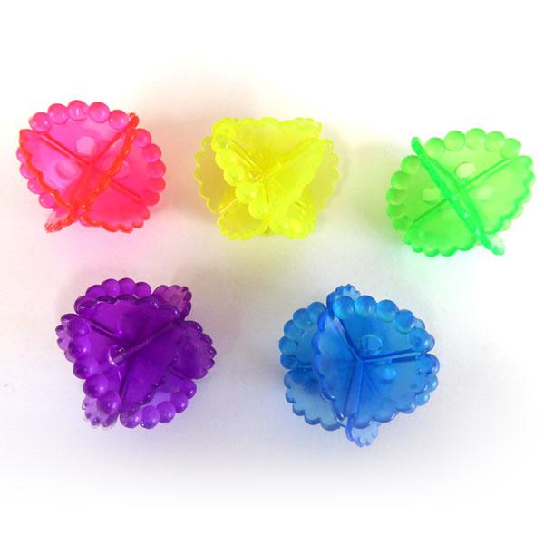 洗濯ボール商品名       洗濯ボール 5個セット本体カラー       ピンク・イエロー・グリーン・ブルー・パープル※お色はお選び頂けません。商品特徴       洗濯機にいれて一緒にお洗濯をするだけで、洗った衣類を絡まりにくくするして...