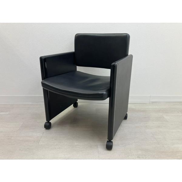 ■管理番号：3300000078676■メーカー：Knoll（ノール）■座面の高さ：SH420mm■カラー：ブラック /ブラック■シリーズ：プルアップアームチェアCharles Pfister(チャールズ・フィスター)デザイン。最上級のソリ...