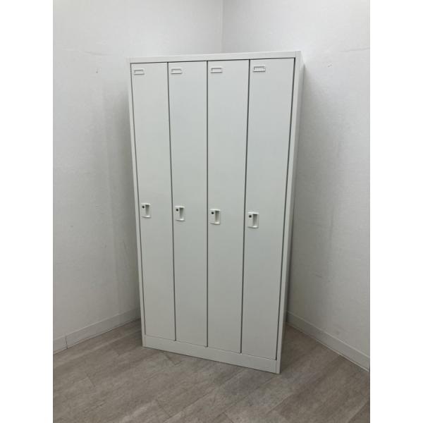 ■管理番号：3300000111655■メーカー：オカムラ■カラー：ホワイト /ネオホワイト■シリーズ：FZタイプシリーズ更衣から書類など、幅広い用途や人数に対応できるオフィスロッカーのスタンダード。■外形寸法：W900 x D515x H...