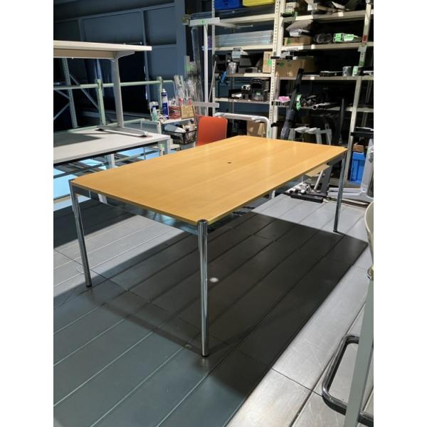 ■管理番号：3300000128630■メーカー：USM■カラー：ナチュラル /ナチュラル系■シリーズ：USM ハラーテーブル1965年USMハラーと同時にデザインされて以来、長く愛される高品質な製品。USMの特長であるスティールチューブの...