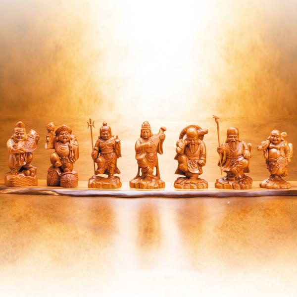 発送手数料込みの表記となります。新聞広告やカタログ、自社ウェブサイトと表示金額が異なりますのでご了承ください。※お支払時の総額は変わりません。■素材:屋久杉■寸法(約):[一柱]高さ11×幅6×奥行4cm、重さ40〜60g[台座]幅60×奥...