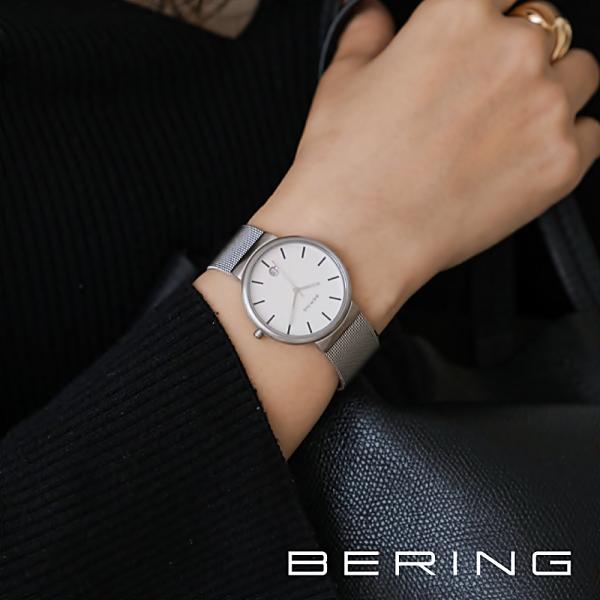 商品説明“Classic Curving Mesh”トラディショナルな北欧デザインに、BERINGの哲学と素材への拘りを掛け合わせた生まれたClassic Scandinavian（クラシックスカンジナビアン）シリーズ。ミニマルで実用的なデ...