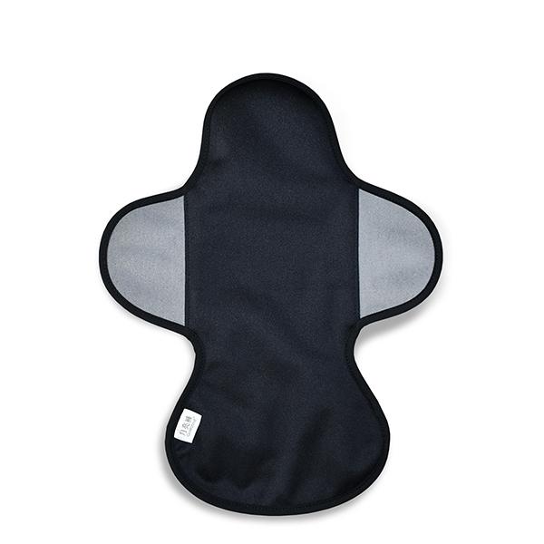 ムーンパンツから、新たに「ムーンパッド」が登場しました。お手持ちのショーツで吸水機能を試してみたい方や、量が多い日にムーンパンツと併用したい方のために開発された「装着タイプ吸水パッド」です。ムーンパンツのクロッチ部分と同じく、特殊な布を使っ...