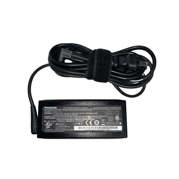 クリーニングしてありますが中古品のため多少傷・汚れなどあります。ACアダプタ本体にACコードが附属します。