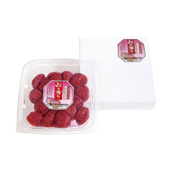 紀州産の南高梅を昔ながらのしそ漬梅にしました。酸っぱい、塩っぱい香り豊かな昔懐かしいしそ漬梅です。馥郁たるしその香りと深紅の色合いが食欲をそそります。おにぎりや雑炊、各種お料理やお酒のお供に最適です。■紀州産しそ漬梅「紀の香り」350g(塩...