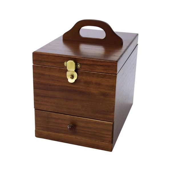 職人により一つ一つ丁寧につくられた、流行に左右されないシンプルなコスメボックスです。日本製の確かな品質と、木製品ならではの重厚感と温かみは、時を超えてずっと側に置きたい逸品です。■本体(約315×200×230mm)×1■材質:天然木(桐材...