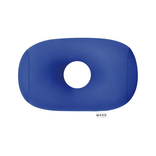 まくらに穴を空けることで、中央に向かってゆるやかな傾斜ができ、頭や腰、おしりなどに沿ってフィットします。テレビのごろ寝見やオフィスの机上でのお昼寝などに便利です。■ポータブル・ホールピロー(約200×300×100mm)×1■材質:側地:ナ...