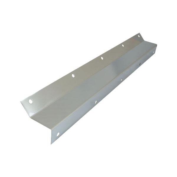 ■名称:泥よけ巻き込み防止板 ステンレス　4t用リヤフェンダーに取付けし、泥除けゴムを50mm後方に移動する延長ステンレス板です。■サイズ：500mm×50mm■材質：ステンレス■入り数:2枚セット■付属:裏面ステンレスあて板付■メーカー:...