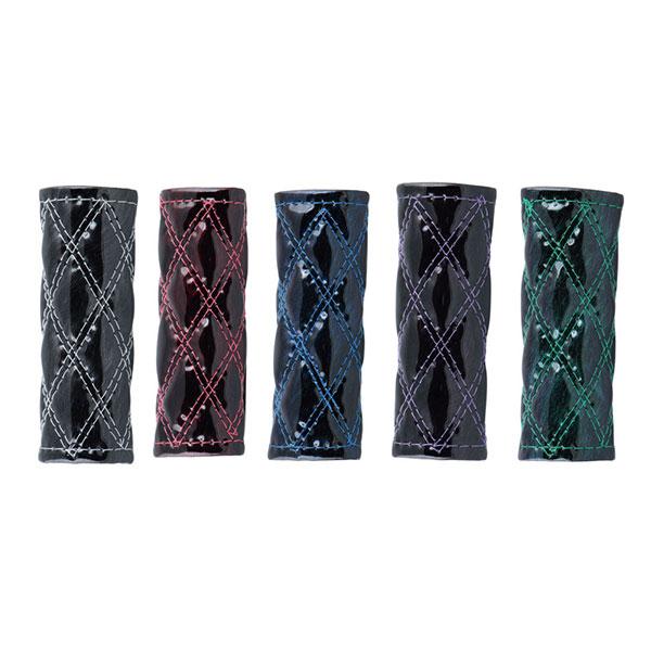 アートトラッカー内装必需品！ハンドブレーキレバーに見る角度や光の当たり方で糸が光っているかのような表情を演出■製品:モコモコ　ハンドブレーキカバー120ｍｍ■シリーズ:マーベリック■カラー:ブラック　レッド　ブルー　パープル　グリーン　ブラ...