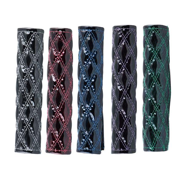 アートトラッカー内装必需品！アシストグリップカバーに見る角度や光の当たり方で糸が光っているかのような表情を演出■製品:モコモコ　アシストグリップカバー200ｍｍ■シリーズ:マーベリック■カラー:ブラック　レッド　ブルー　パープル　グリーン　...