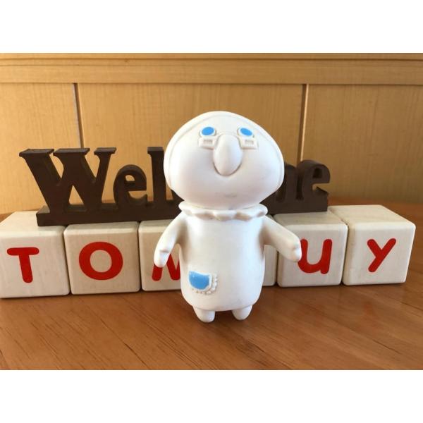 アメリカの老舗の製粉会社ピルズベリー社のイメージキャラクターのソフビ人形です。アメリカでは今でもCMに登場する「Doughboyドゥーボーイ」の愛称を持つポッピンフレッシュの母は大変レア。こちらの人形は息子であるドゥーボーイより少し小ぶりな...