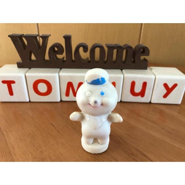アメリカの老舗の製粉会社ピルズベリー社のイメージキャラクターのソフビ製指人形です。アメリカでは今でもCMに登場する「Doughboyドゥーボーイ」の愛称を持つポッピンフレッシュと妻のポッピーフレッシュ。夫婦には子供が2人いる設定で、こちらの...
