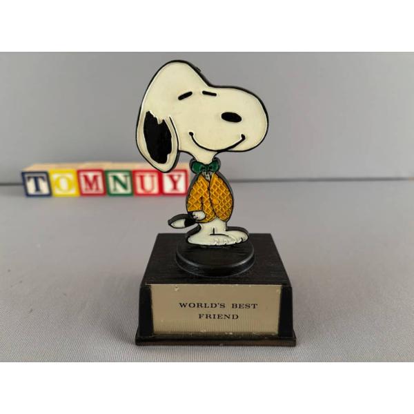アメリカAVIVA社によって作られたトロフィーは、６０年代の創立以来様々なキャラクターで作られましたがその中でも人気なのはやはりスヌーピーです。メッセージに合わせた贈り物として選ぶ方、ご自身のコレクションとしてお求め頂く方と様々です。安定性...