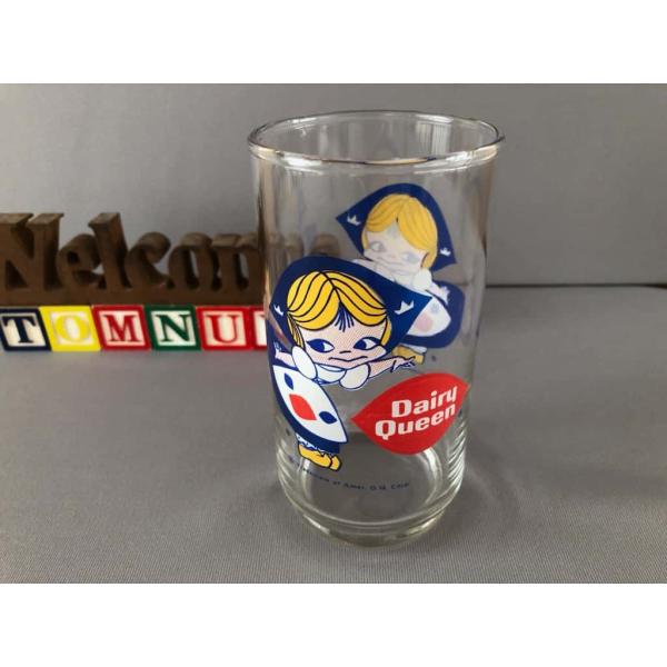 1940年にアメリカに誕生したアイスクリームショップのデイリークイーンは、以前には日本にも店舗がありましたが2004年に完全撤退。こちらのグラスはアメリカで販促用に配られたノベルティグラスです。デイリークイーンのキャラクターの中でもこちらの...