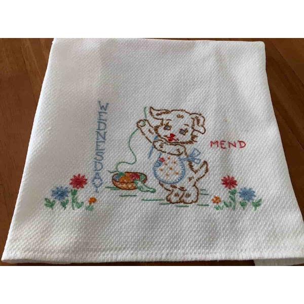 古き良きアメリカの象徴ともいえる手仕事が施されたクロス類は、新品にはない温かみがあります。こちらのキッチンクロスは曜日に合わせたかわいい絵柄が一針一針丁寧に刺繍されています。アメリカオハイオ州にあるお宅のお母さんが、1940年代に作って新品...