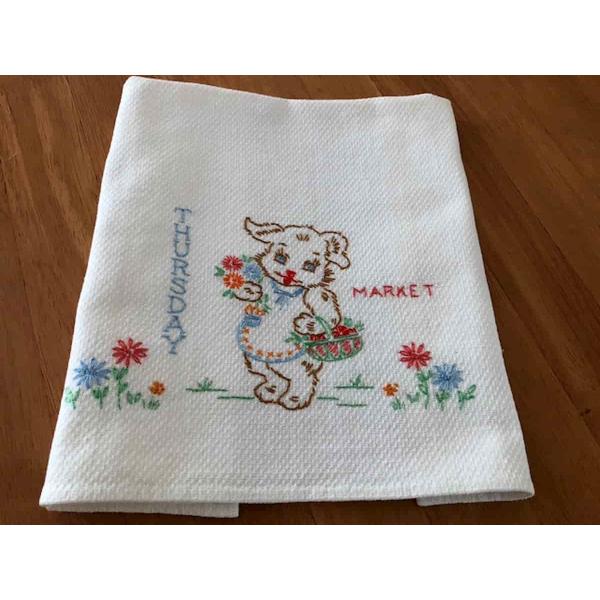 古き良きアメリカの象徴ともいえる手仕事が施されたクロス類は、新品にはない温かみがあります。こちらのキッチンクロスは曜日に合わせたかわいい絵柄が一針一針丁寧に刺繍されています。アメリカオハイオ州にあるお宅のお母さんが、1940年代に作って新品...