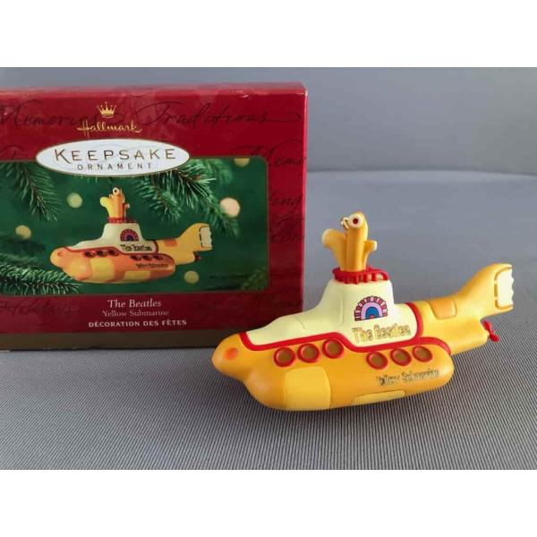 ここで説明するまでもなく全世界に知れ渡っているThe Beatles。2000年にHallmarkから販売されたオーナメントは、1968年に公開された4人のメンバーのファンタジーアニメーションに登場する潜水艦イエローサブマリンです。1910...