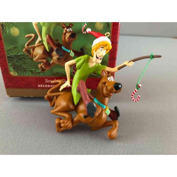 スクービー・ドゥーは1969年アメリカで始まったハンナ・バーバラ・プロダクション制作のアニメシリーズです。いつもお腹を空かせてる臆病な大型犬の主人公スクービー・ドゥー。キャンディケーンにつられて駆けてる姿がとても可愛い2000年に販売された...