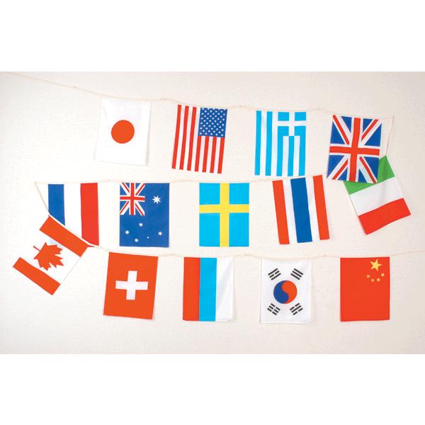 テープに最初からはさみこまれており簡単に設置できます。<BR>ポリエステル製のため重量も軽くなっています。<BR>通常の万国旗よりも多い30カ国あり、バラエティーに富んでおり<BR>広い空間を埋める20m...