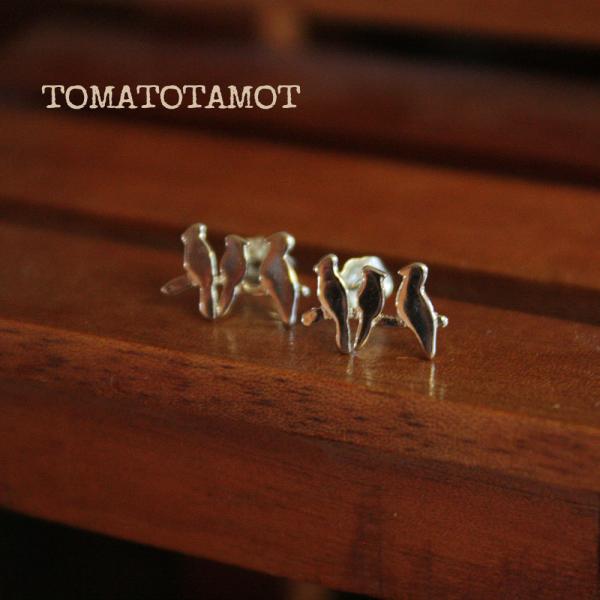 どんなお話してるの？かわいい小鳥たちのピアスです。