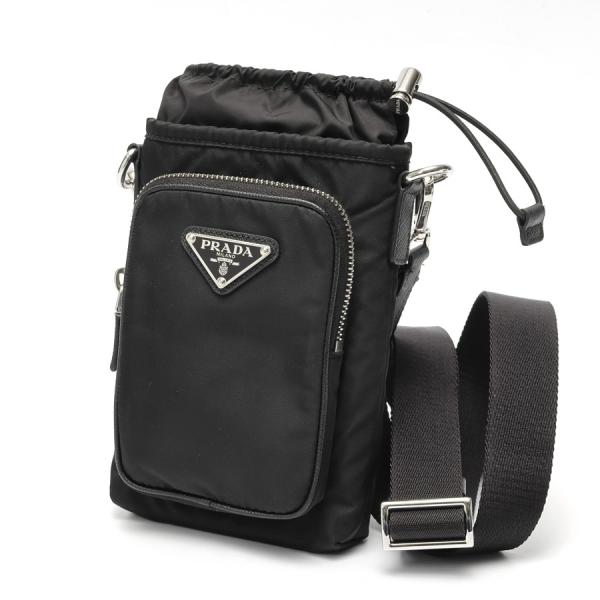 ■在庫コード：ITOM9EYHSHL4■ブランド：PRADA (プラダ)■モデル：Re-Nylon スマートフォンケース■型番：2ZH155■色：ブラック■素材：ファブリック■サイズ：W13×H18cm■ストラップ：95〜138cm（実測）...