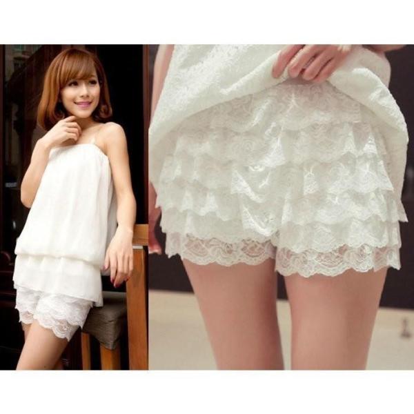 ■白 ホワイト white の?フリーサイズ新品出品です。ダンスコスチューム、衣装のインナーとしても適です。動きやすいショート丈のホットパンツ見えても可愛いふりふりフリル！生産時期により、生地や色合い、タグなどの仕様等、異なる場合がございま...