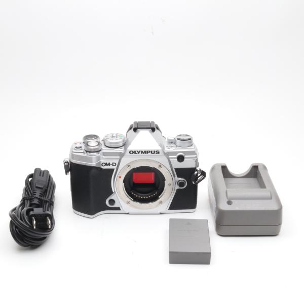 【安心の30日間返品保証付き】【状態ランク】AB品【商品状態】・外観：外観小キズ、小スレ程度できれいな美品です。・ファインダー内：少しのチリの混入はございますが、クリアーな状態を保っています。・液晶画面：多少のスレがございますが、目立つ傷や...