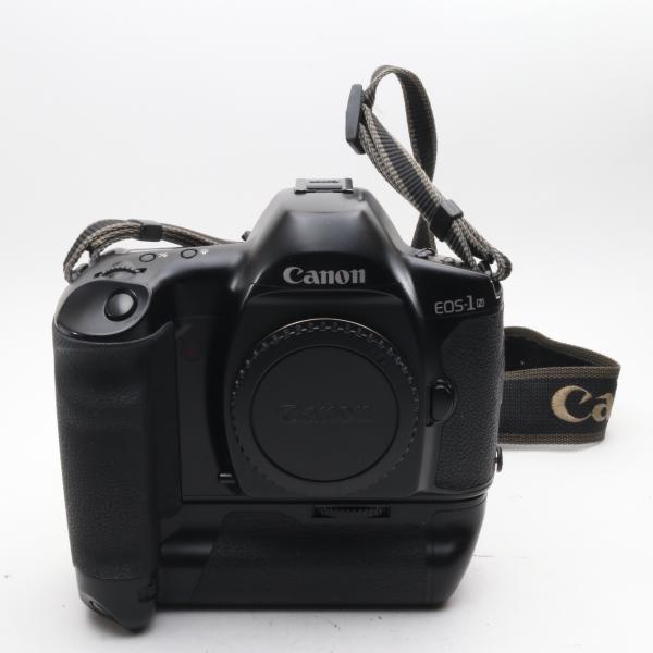 【安心の30日間返品保証付き】【状態ランク】AB品【商品状態】・外観：小キズ、小スレ程度できれいな美品です。 ・ファインダー内：少しのチリの混入はございますが、クリアーな状態を保っています。・レンズ：※詳細に関しては、画像で確認してください...