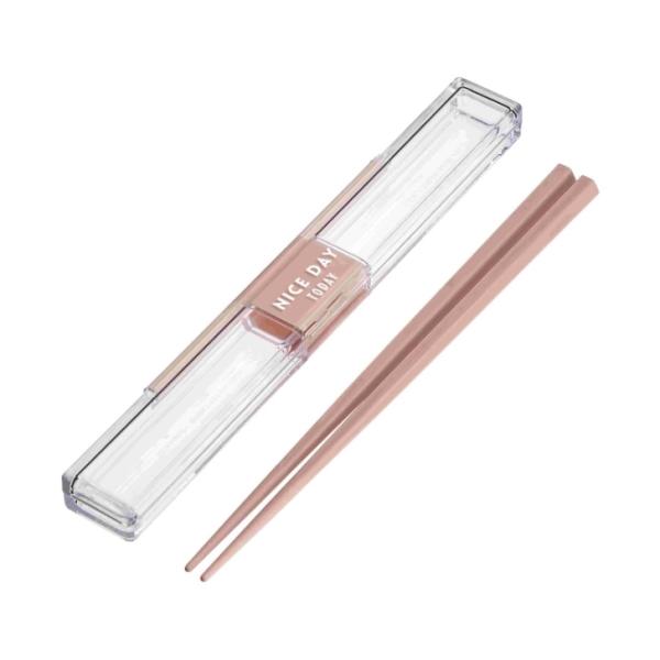 箸と箸箱の箸箱セット。衝撃に強く落としても割れにくい箸箱です。（※メーカー比）透明で中身が見えて入れ忘れがありません。箸は持ちやすい六角箸です。食器洗い乾燥機の使用ができます。お箸に防汚・抗菌の加工がしてあります。■製品スペックケースサイズ...